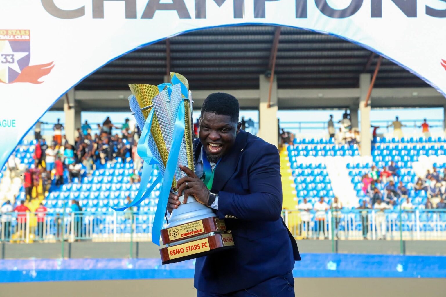 Anas, Ogunmodede arrive Abuja for NPFL awards – Nigeria Premier ...